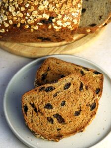 Cinnamon Raisin Oat Bread (no-knead, overnight recipe) | Moorlands Eater